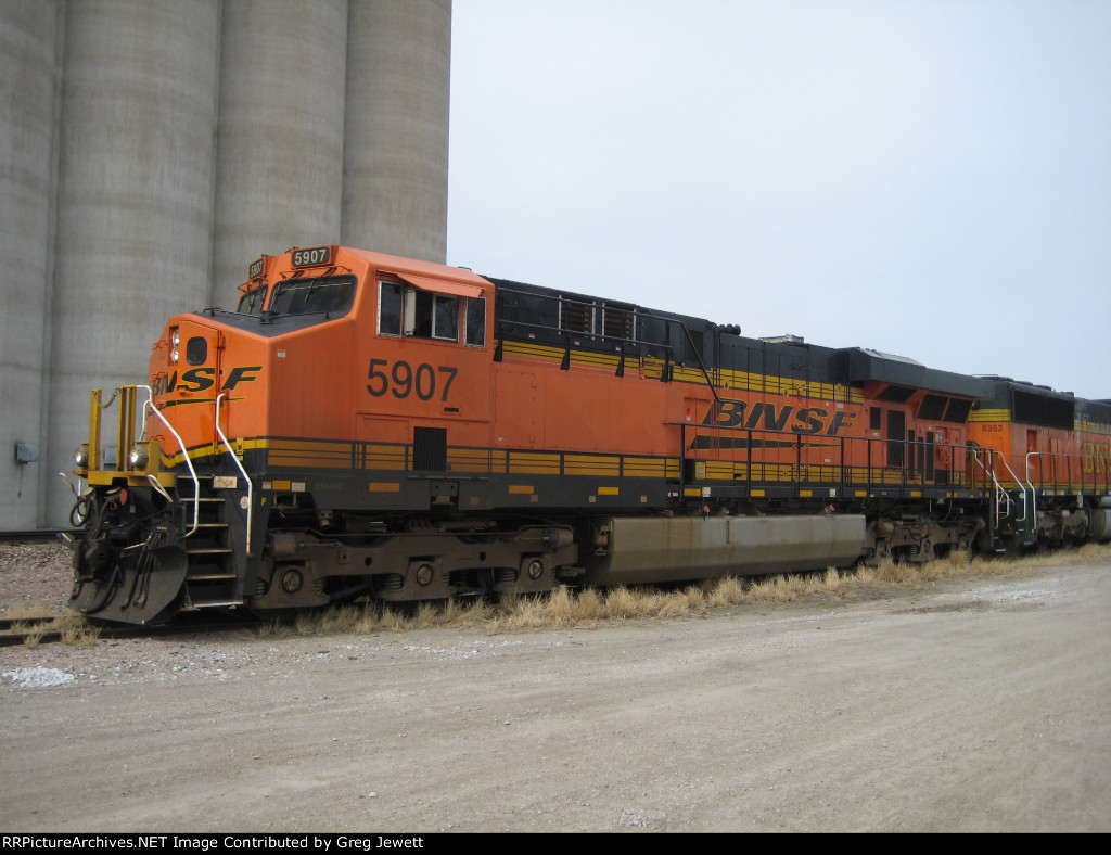 BNSF 5907
